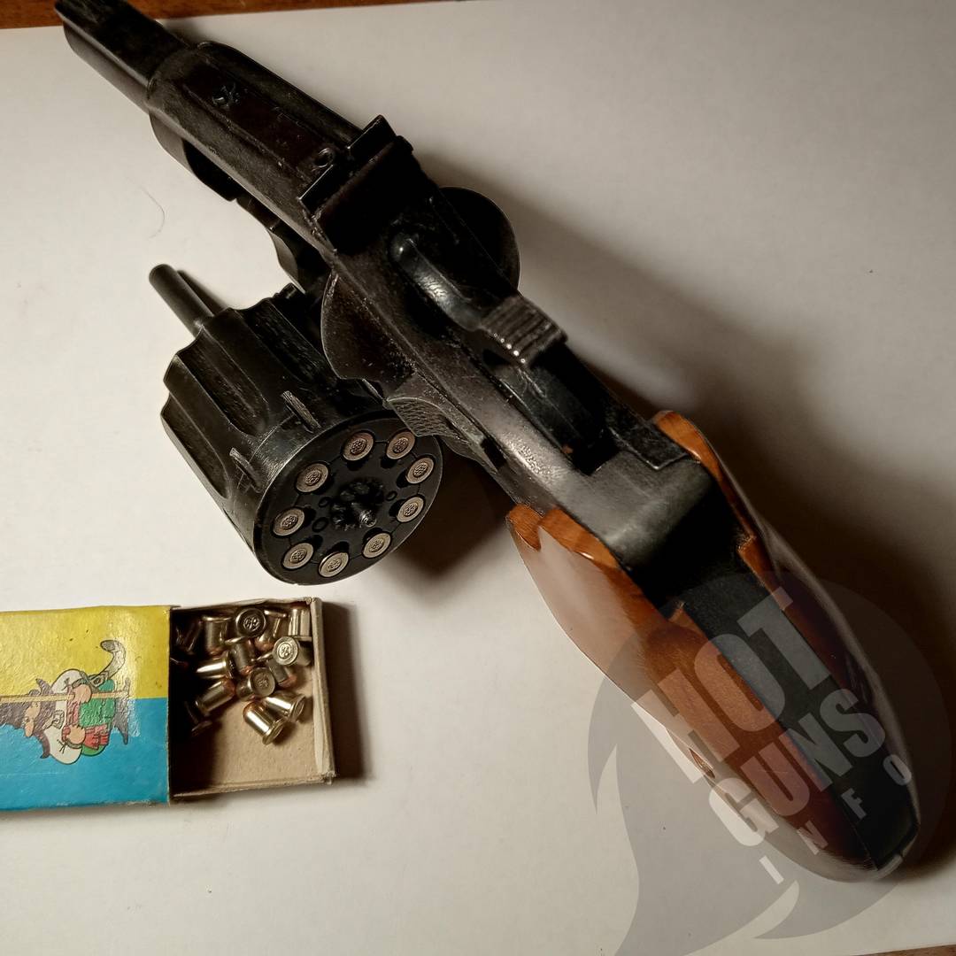 Вогнепальна зброя - Пістолети та револьвери — Прстолет-реольвер Safari ...